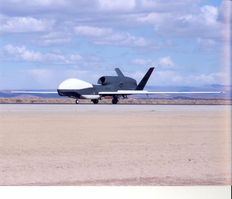 RQ-4グローバルホーク（Global Hawk）：高高度対応無人偵察機 | 写真で学ぶ航空機のモノづくり