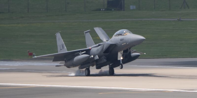 比べてみよう：オーソドックスなF-15EXイーグルIIなどのエアブレーキ | 写真で学ぶ航空機のモノづくり