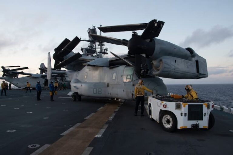 CMV-22オスプレイ：空母と基地との間で物資と人員をつなぐ艦上輸送機 | 写真で学ぶ航空機のモノづくり