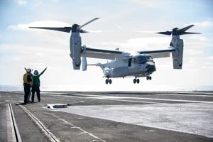 CMV-22オスプレイ：空母と基地との間で物資と人員をつなぐ艦上輸送機 | 写真で学ぶ航空機のモノづくり