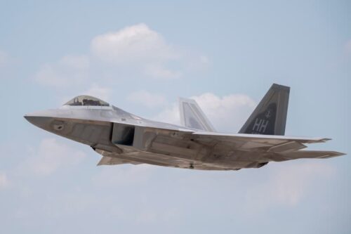 ステルス機をあえて観測させるF-22ラプターのレーダー・リフレクター | 写真で学ぶ航空機のモノづくり